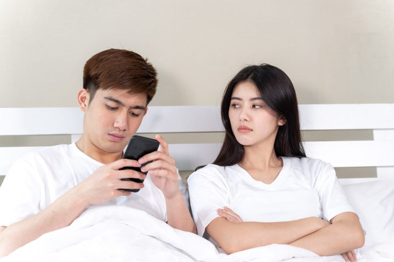 How To Tell If A Spouse Is Cheating? 17 Signs You Should Watch For